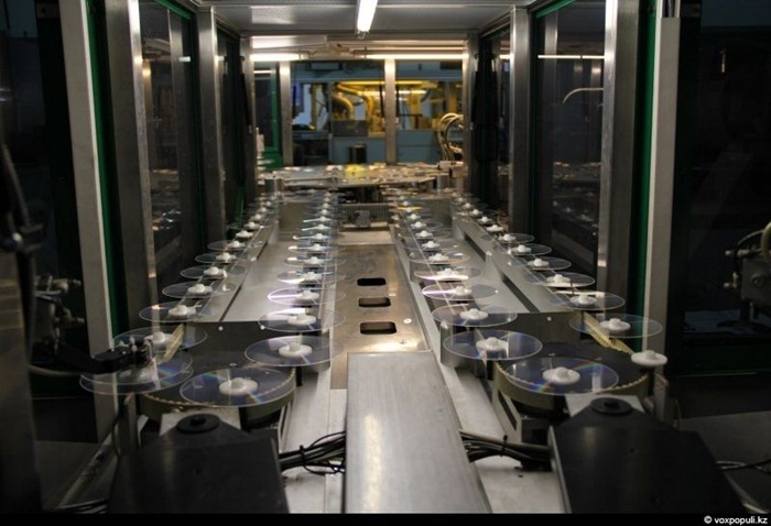 Inside a DVD Manufacturing Plant | Amusing Planet